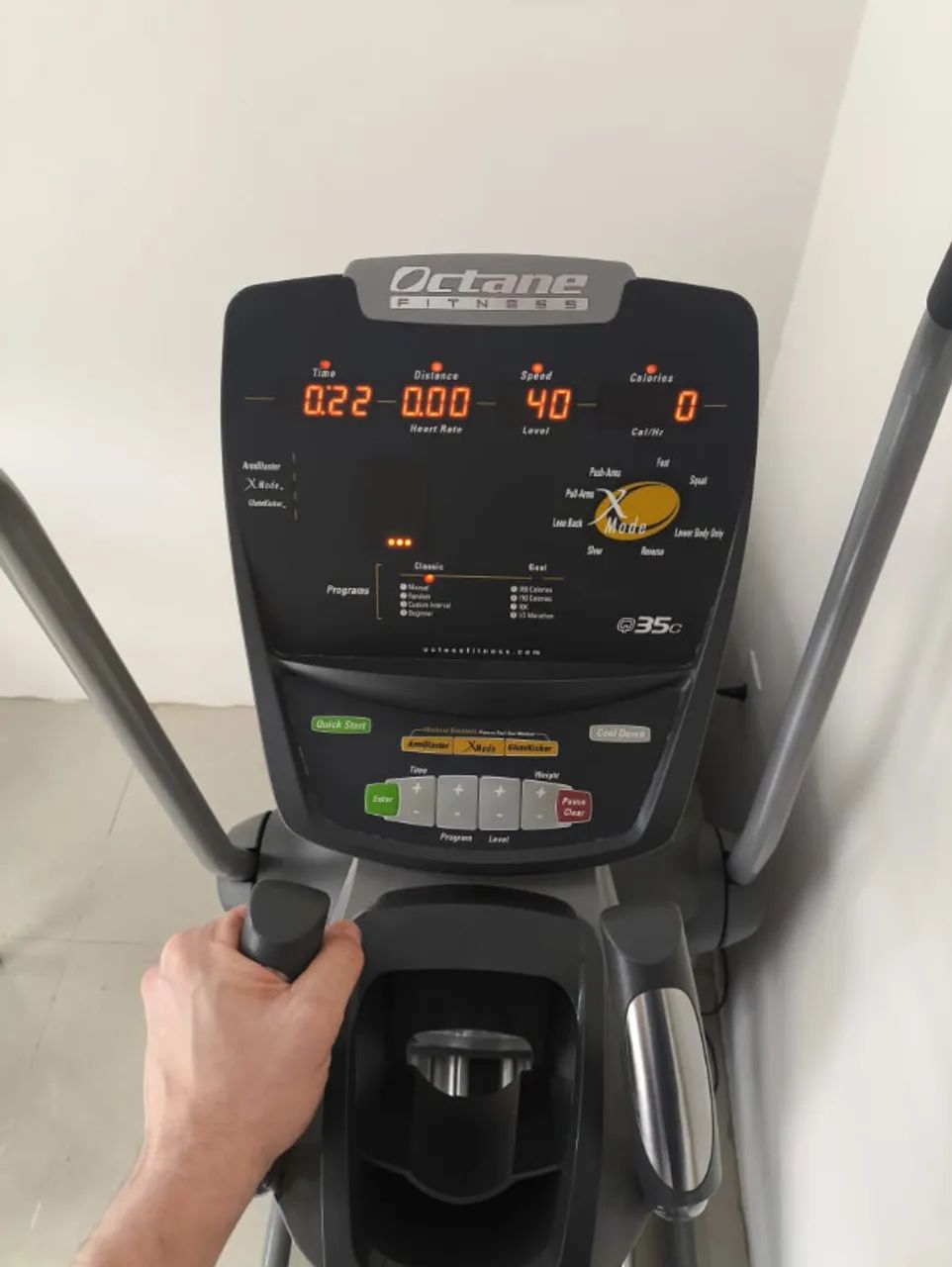 Eliptico Q35c Octane Com 8 Programas De Exercícios - Academia e ...