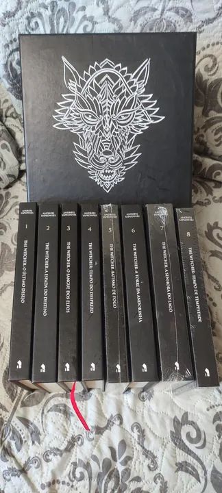 Box coleção da Saga The Witcher Completa - 8 Volumes - Capa Dura ...