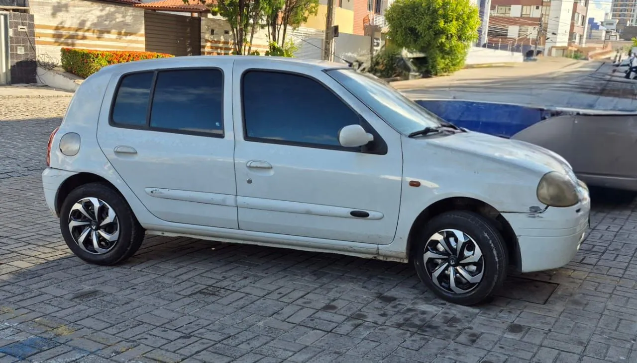 RENAULT CLIO 2002 Usados e Novos