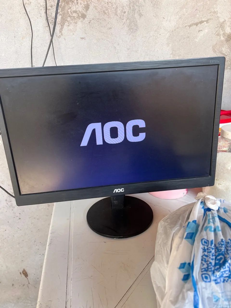 Monitor AOC E970S - Perfeito para suas tarefas! - Monitores - Recanto ...