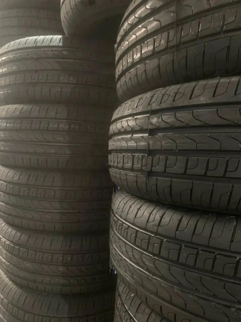 Pneu forte e seguro para todas as estradas - Peças para carros, vans e ...