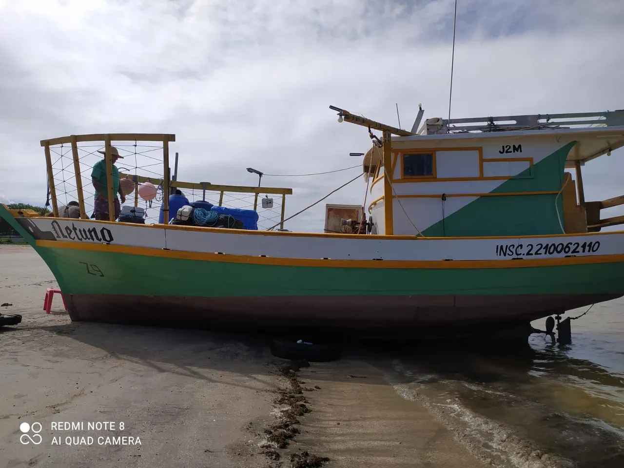 "barco de pesca com motor" no Brasil