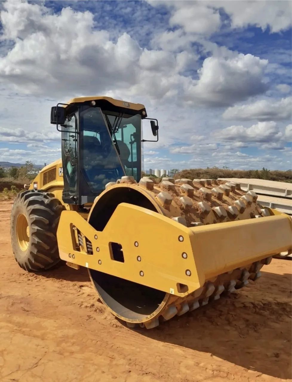 Rolo compactador CAT CS10GC - Tratores e máquinas agrícolas - Parque ...
