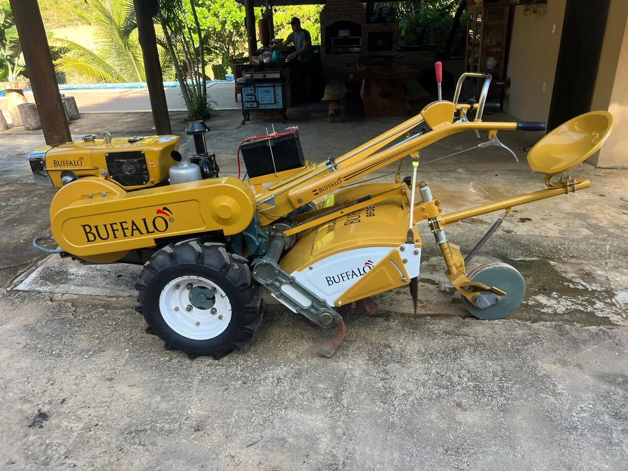 "trator pequeno" - Tratores e máquinas agrícolas no Brasil