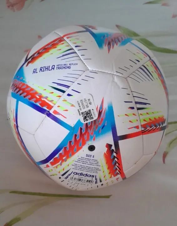 Bola Adidas Copa do Mundo Catar 2022 (Oficial) - Esportes de Quadra e ...