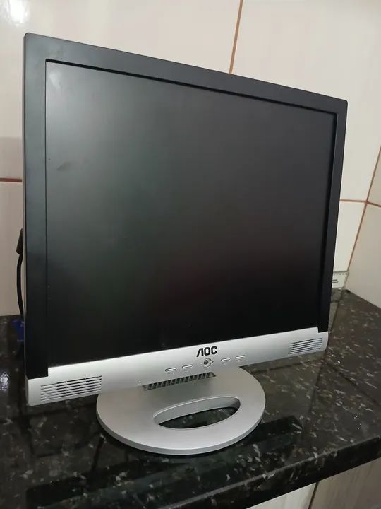 Monitor AOC LCD 17 polegadas - Monitores - Vila Carmosina, São Paulo 1374728188 | OLX