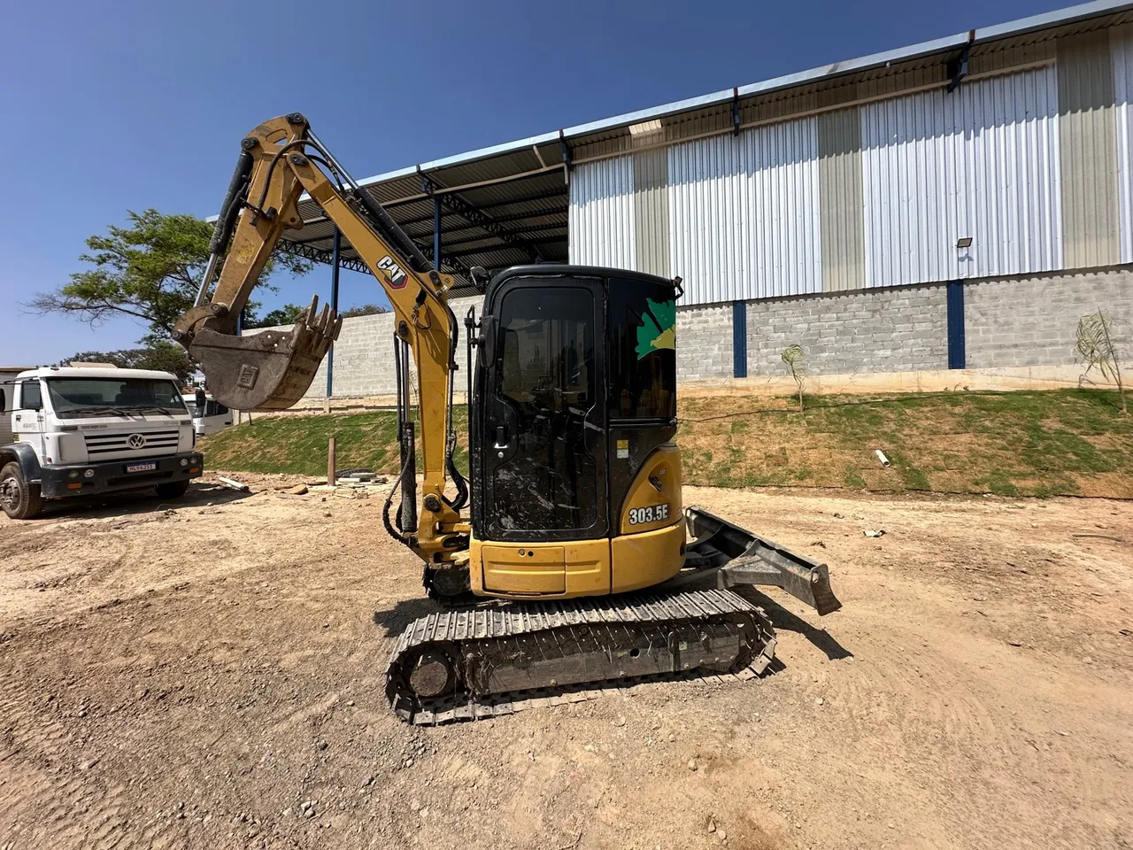 "mini escavadeira caterpillar" - Máquinas pesadas para construção no Brasil