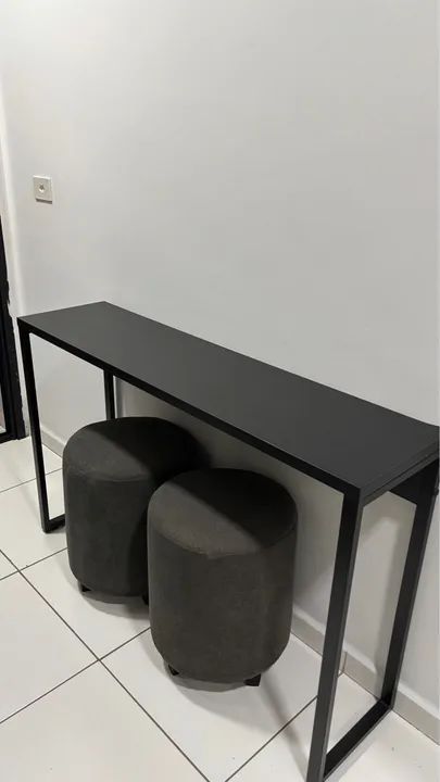 Aparador e dois puffs - Móveis Para Organização - Parque das Nações ...