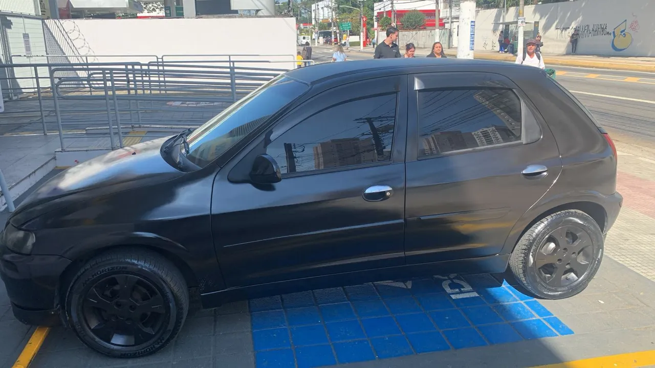 "celta preto" - Carros Usados e Novos à venda