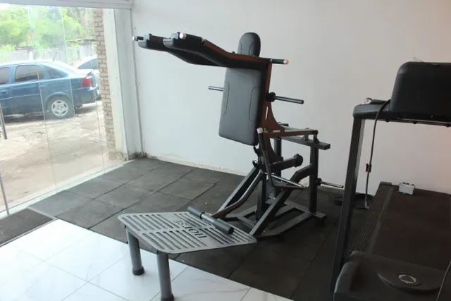 "hack squat" no Brasil