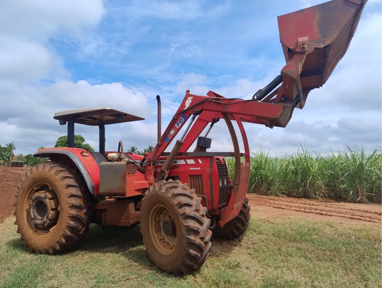 "trator com concha" - Tratores e máquinas agrícolas no Brasil