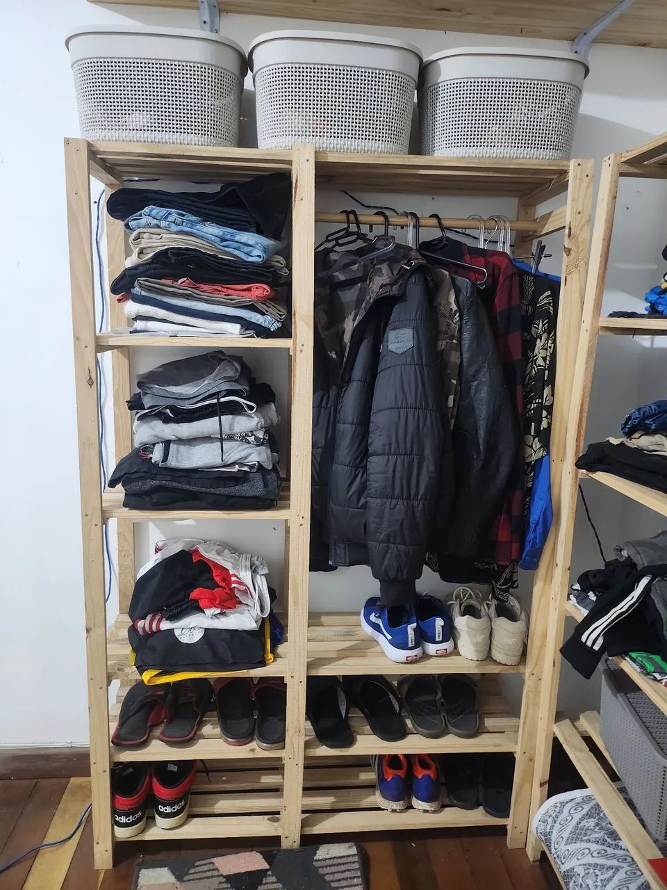 Prateleiras - guarda roupas aberto - Armários e Guarda-Roupas - Portão ...