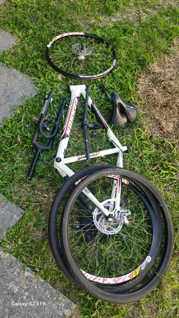 Vem nela!! Bike quadro reto branco para speed/ e projetos montadinha ...