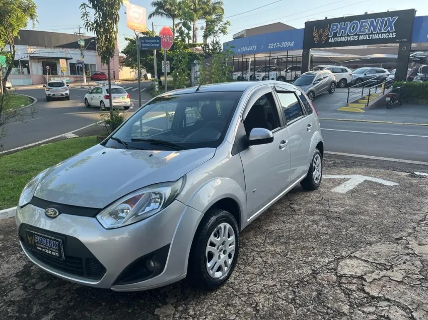 FORD FIESTA 1.0 ROCAM SE PLUS HATCH 8V FLEX 4P MANUAL Usados e Novos