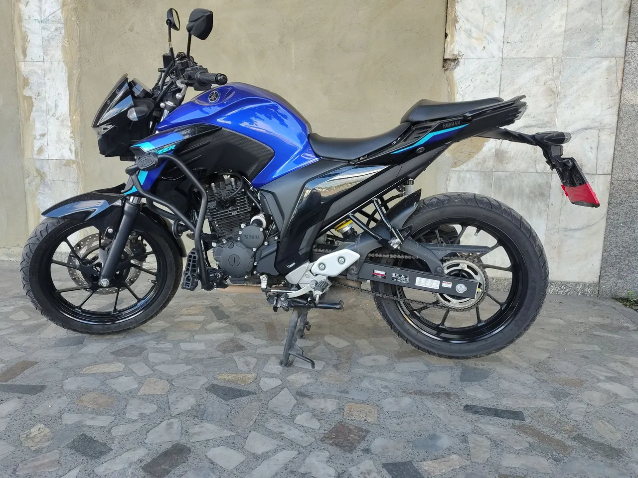 Motos YAMAHA FZ25 2024 no Brasil