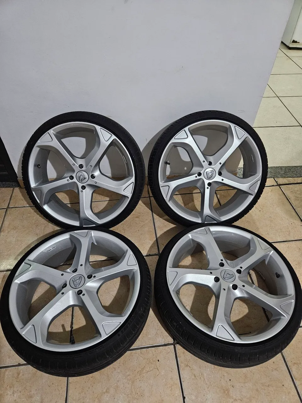 "rodas aro 18 volcano" - Peças para carros, vans e utilitários no Brasil