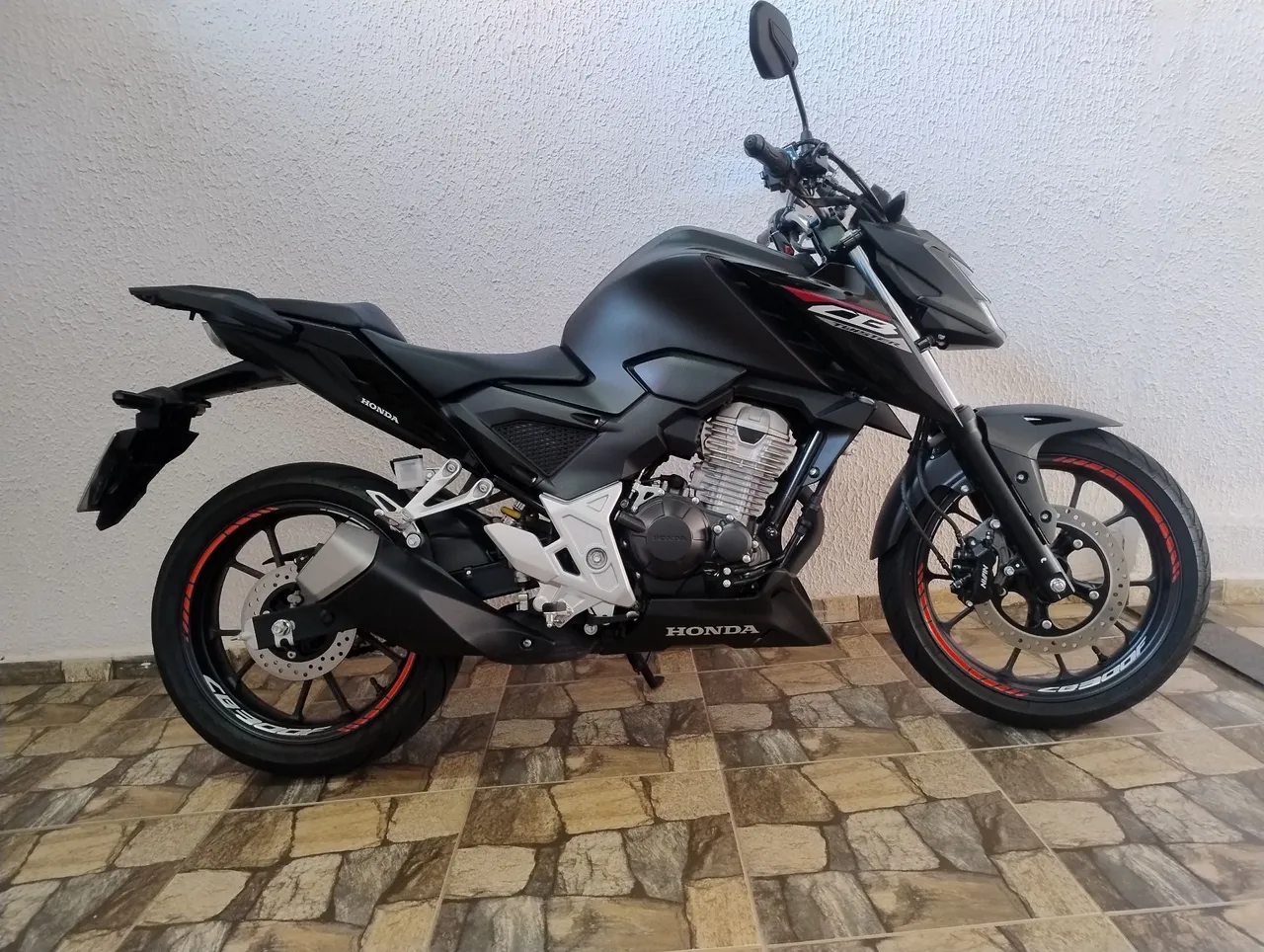 Motos HONDA CB 2025 no Brasil