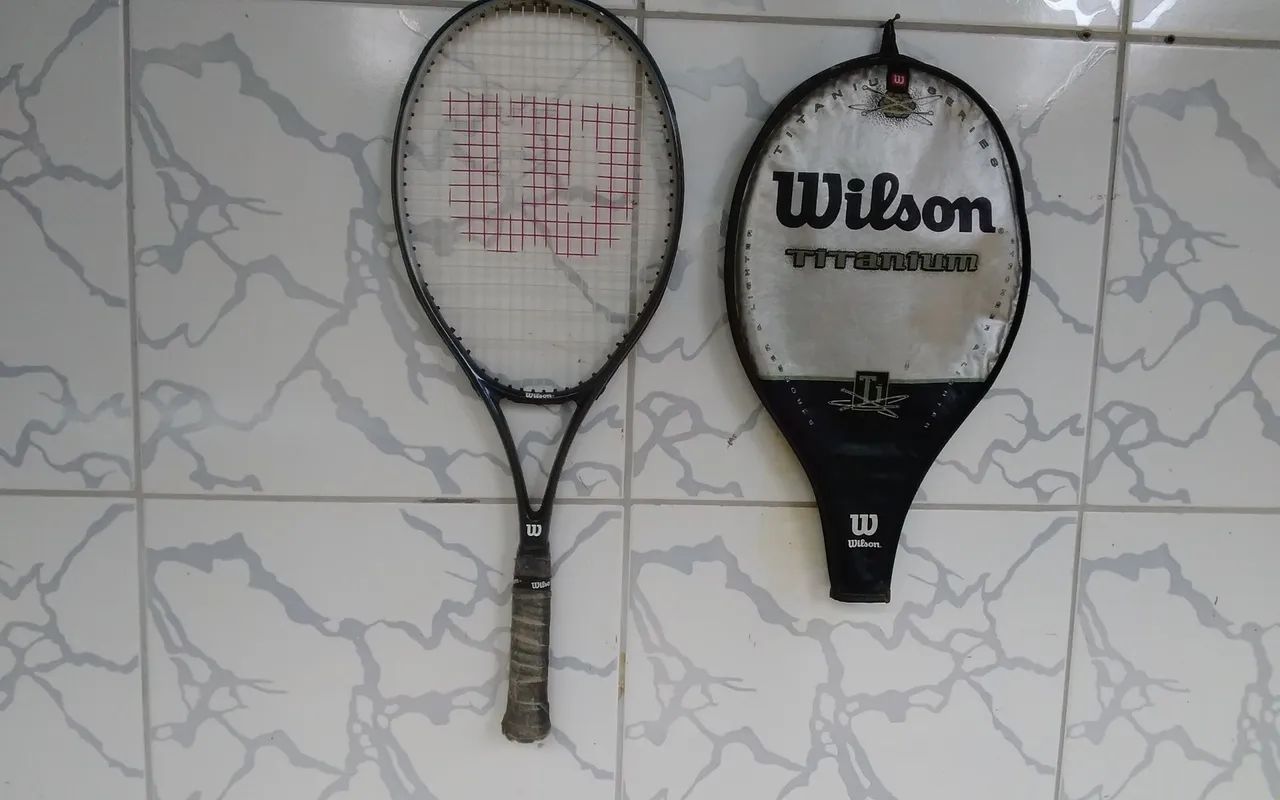 RAQUETE DE TENIS WILSON TITANIUM - Esportes de Quadra e Ao Ar Livre ...
