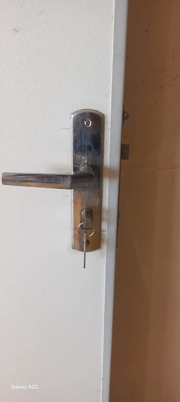 Porta de Madeira com marco em alumínio 80cm X 210cm - Portas e Janelas - Nazaré, Belo Horizonte ...