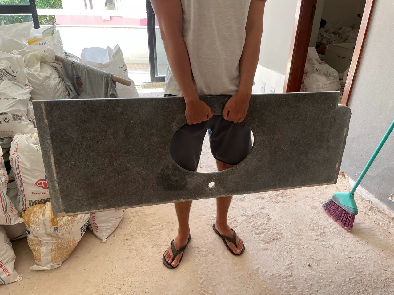 Bancada de granito com Cuba 150,00 - Utensílios Para Banheiro e Limpeza ...