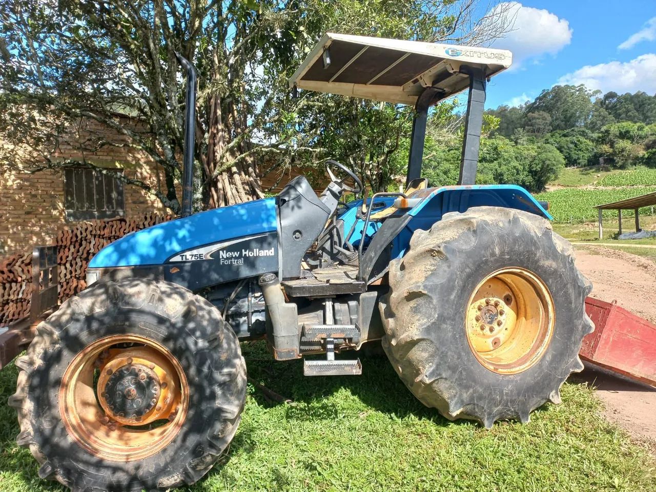 Trator New Holland TL75 - Tratores e máquinas agrícolas - Barão do ...