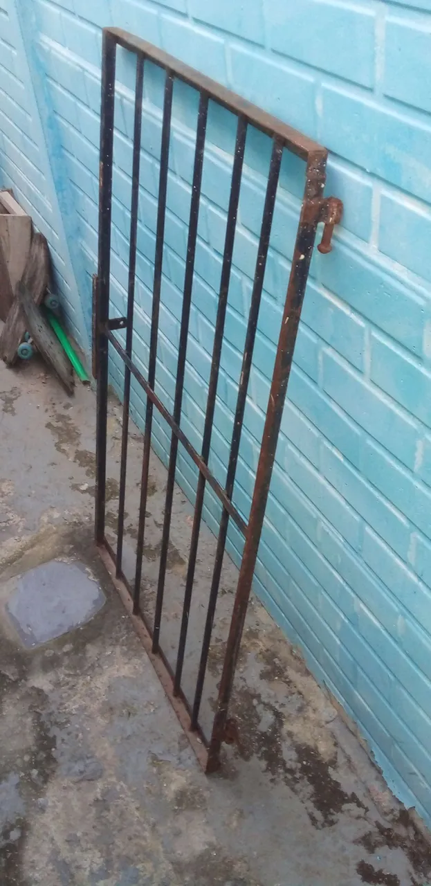 "portao e grade de ferro" - Portas e Janelas no Brasil