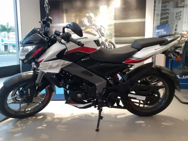 Motos Bajaj Dominar 200 no Brasil
