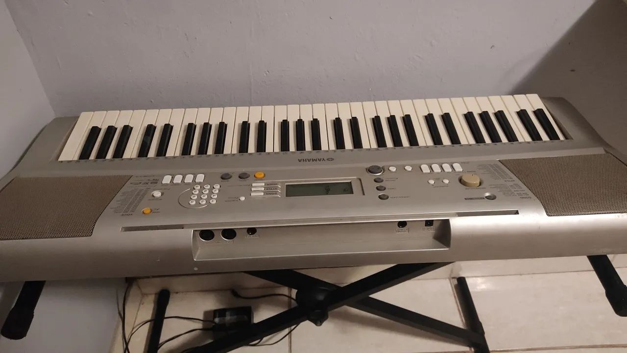 Teclado Yamaha PSR E303 - Instrumentos musicais - Cidade Beira Mar, Rio das Ostras 1431590640 | OLX