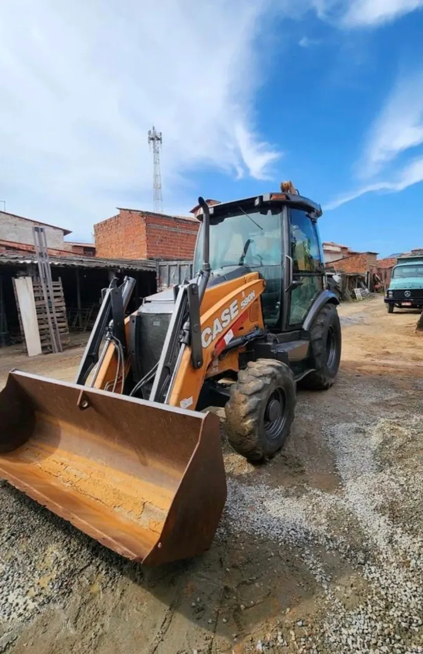 "retroescavadeira" - Máquinas pesadas para construção no Brasil