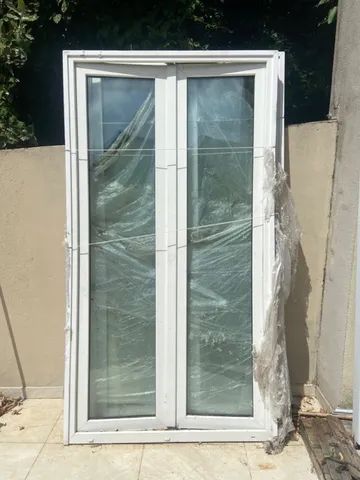 "janela de vidro grande" no Brasil