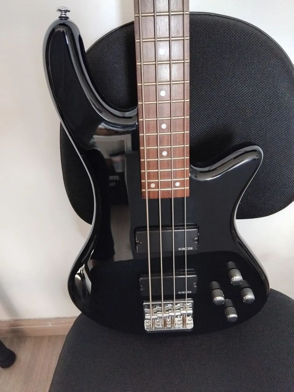 Baixo Schecter Diamond Series 4c ativo - troco por guitarra - Instrumentos musicais - Vila ...