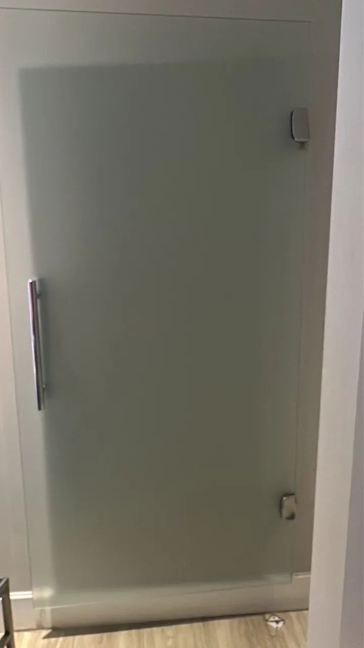 Porta de vidro com puxador cromado 1,90x93cm - Portas e Janelas ...