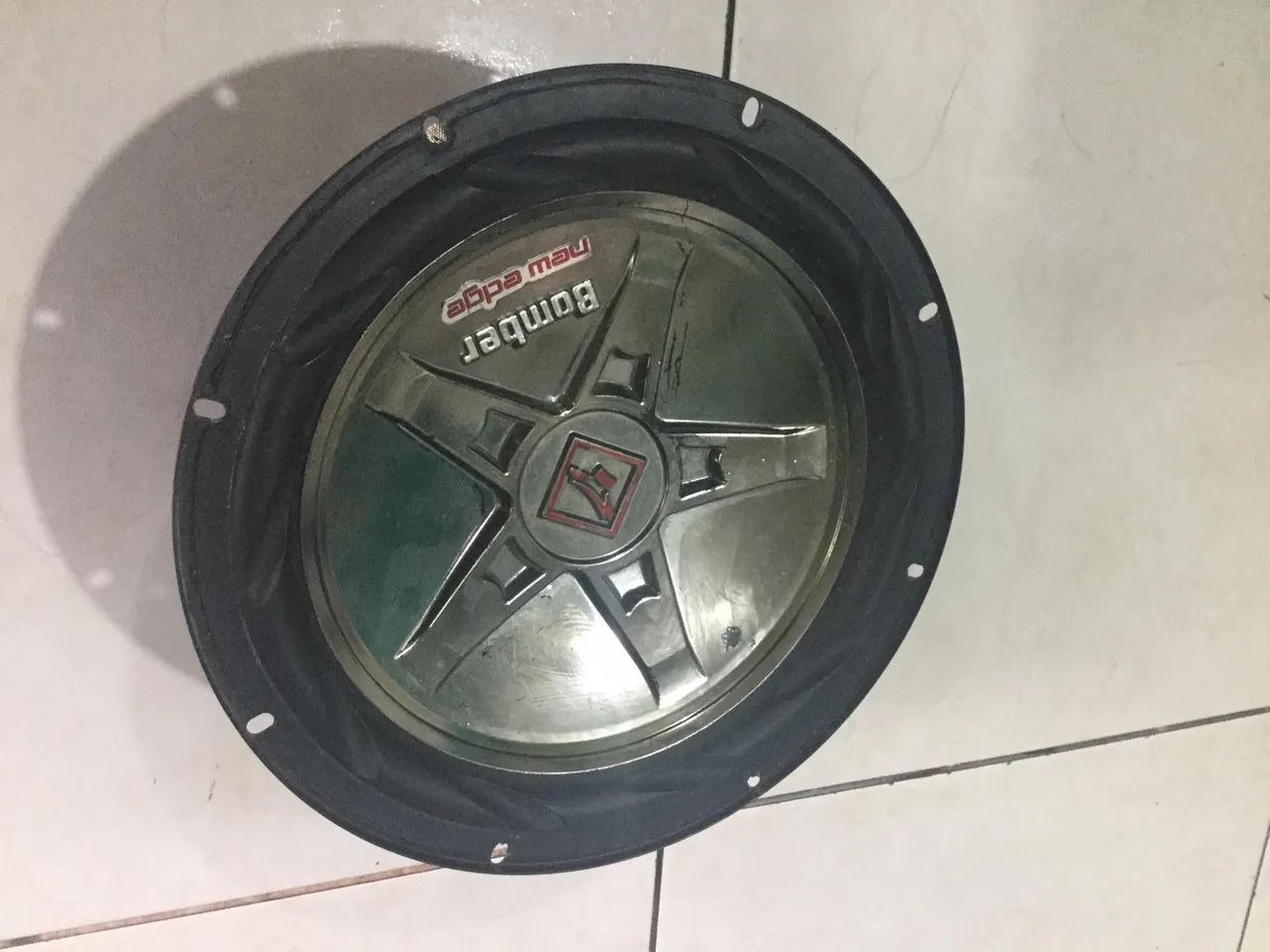 Alto falante subwoofer Bomber New Edge de 10 p 225W RMS 4 Ohms ...