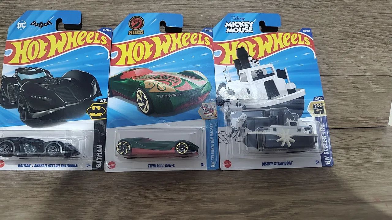 3 Hot Wheels Mickey mouse,tem Mill gen-e, Batman: Arkham asylum ...