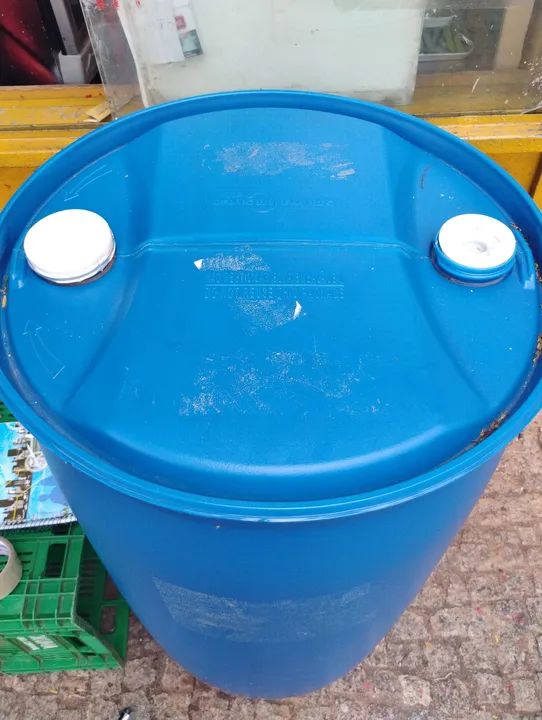 Caixa d'água azul 200 litros - Instalações Elétricas e Hidráulicas ...