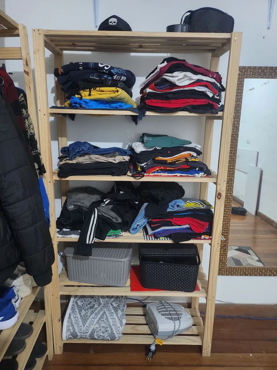 Prateleiras - guarda roupas aberto - Armários e Guarda-Roupas - Portão ...