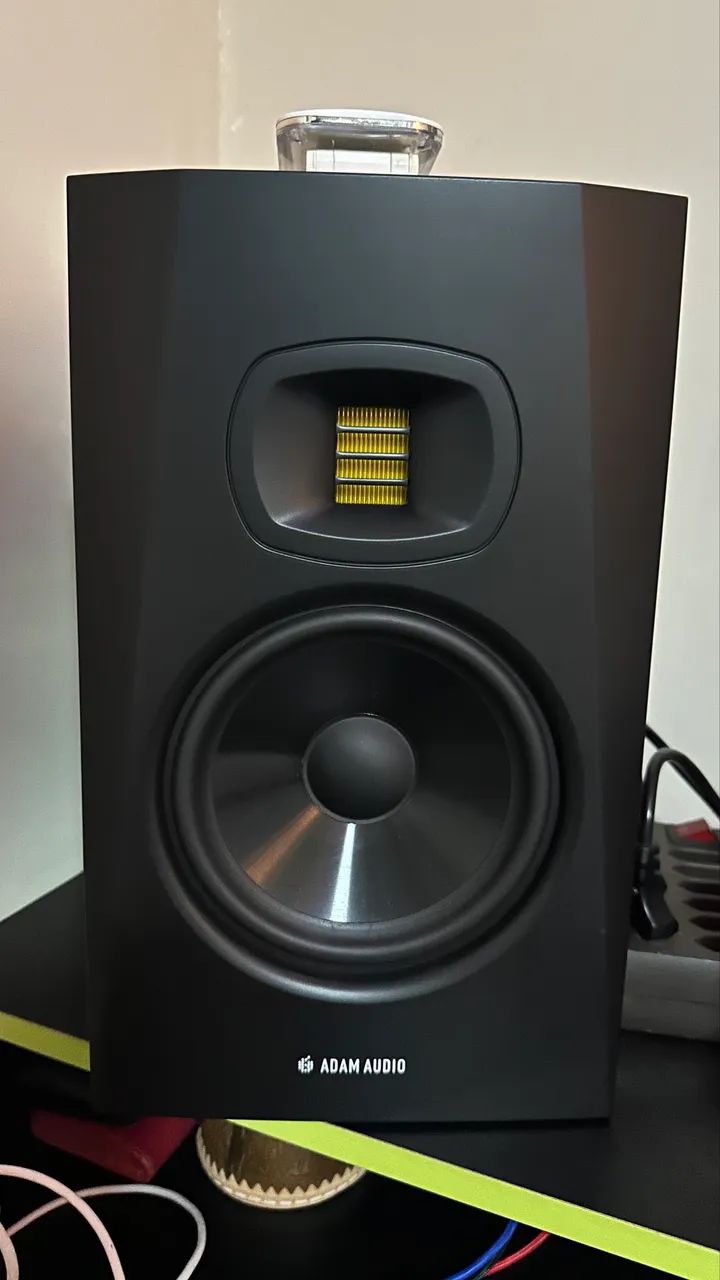 Par de Monitores de Estúdio Adam Áudio com Subwoofer - Aparelhos de Som ...