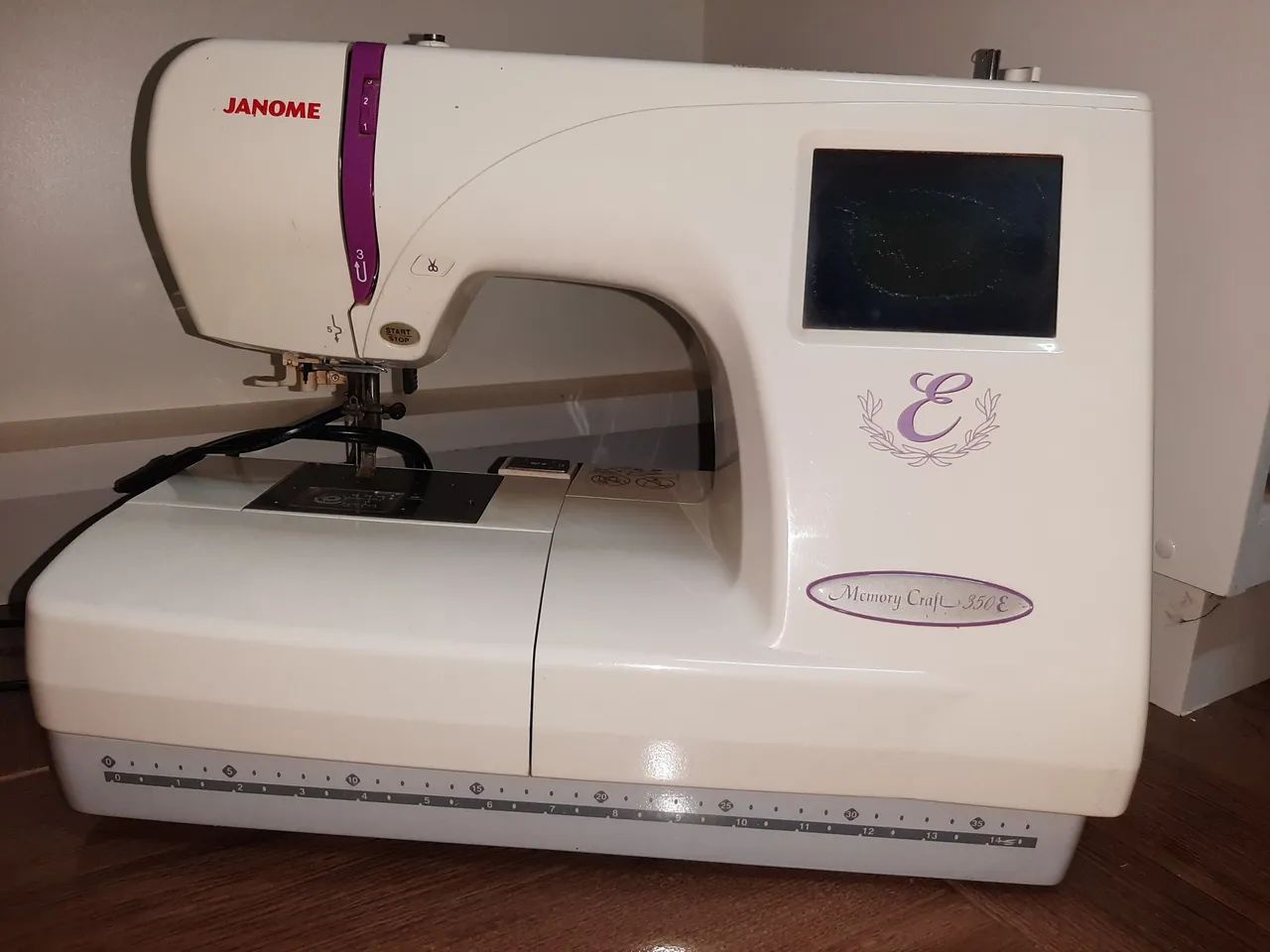Máquina de Costura Janome Memory Craft 350E - Equipamentos Para ...