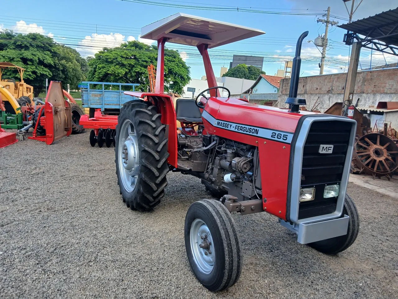 "trator pequeno" - Tratores e máquinas agrícolas no Brasil
