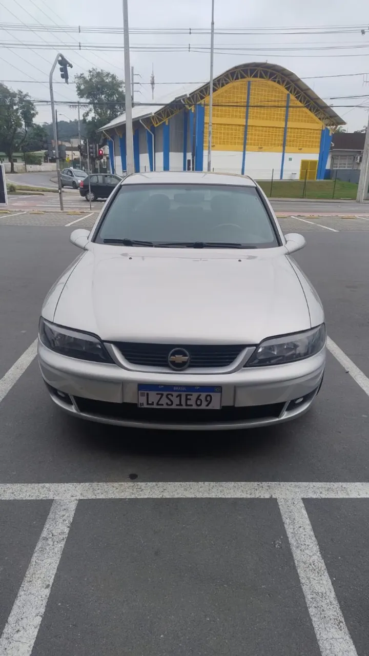 Chevrolet Vectra CD 2.2 16V / 2.0 16V MEC./AUT. Usados e Novos