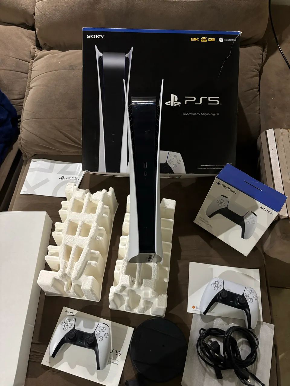 PS5 DIGITAL NOVINHO 2 CONTROLES + FORTNITE + COD + FALL GUYS - Consoles ...