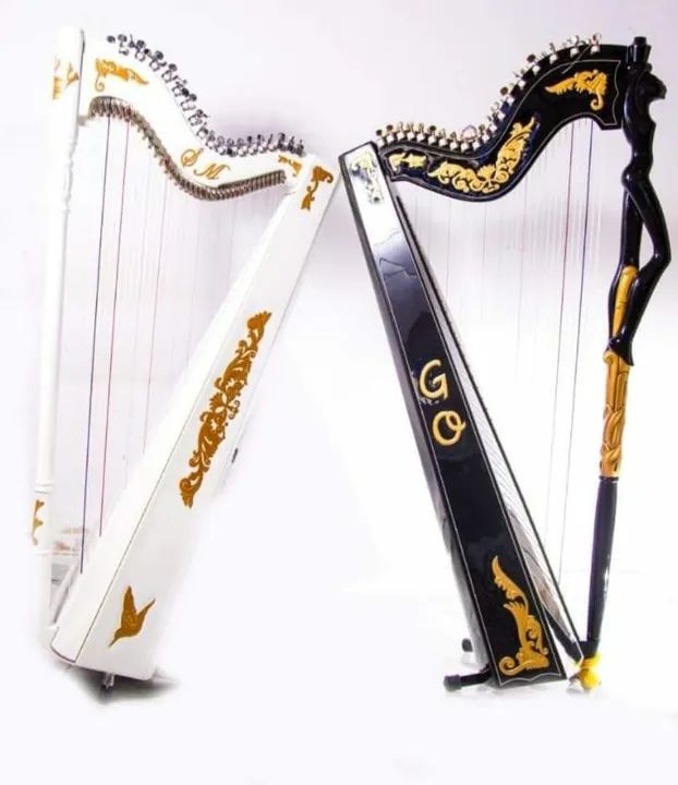 Harpas Clássicas talhadas a mão- Branca e Preta - Hobbies e coleções ...