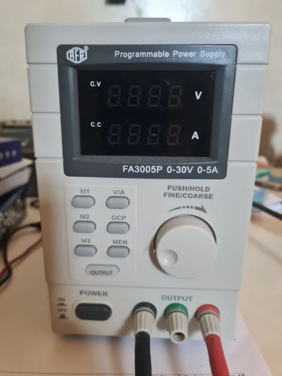 "fonte de bancada" no Brasil