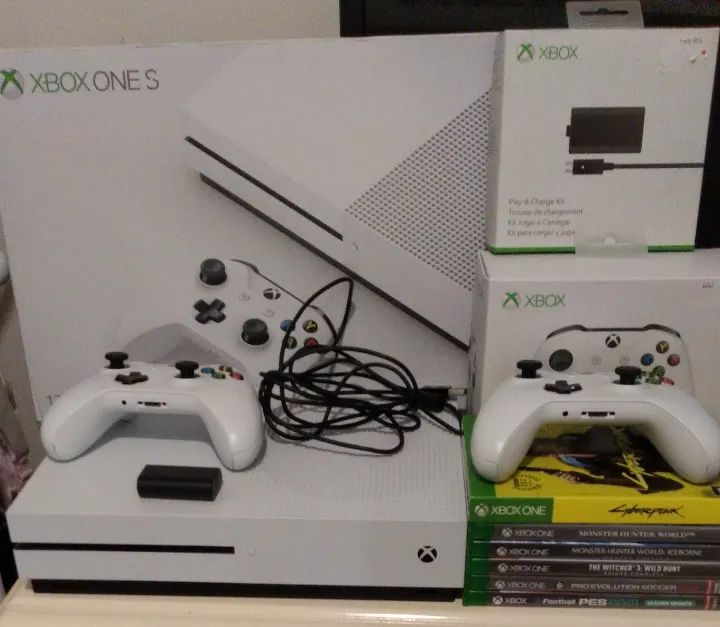 "console xbox one s 1tb com 2 controles" no Brasil