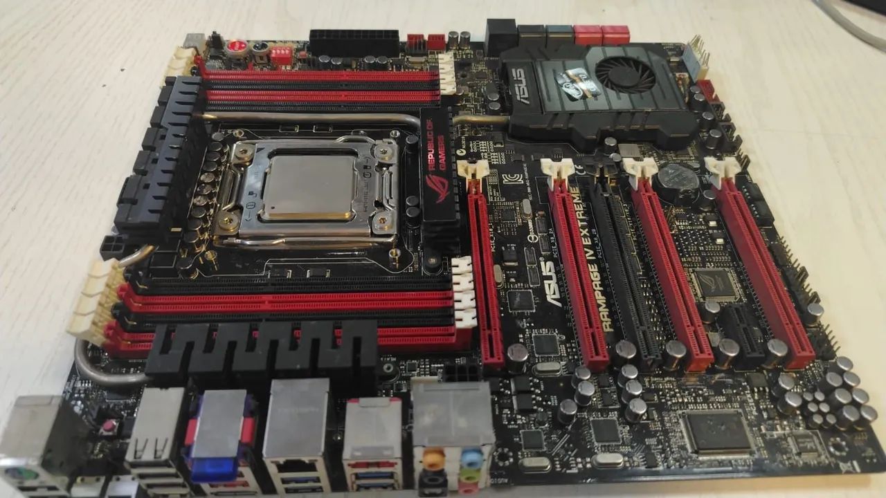 Kit Placa-Mãe ASUS Rampage IV Extreme X79 + Intel Core i7 (LGA 2011 ...