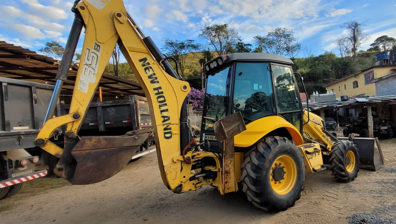 "retroescavadeira" - Máquinas pesadas para construção no Brasil