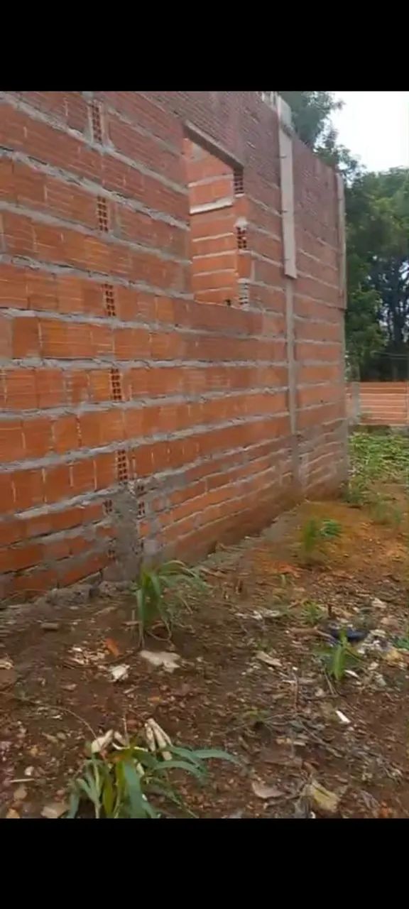 Vendo um terreno com meia casa levando no ponto de colocar o telhado 10 ...