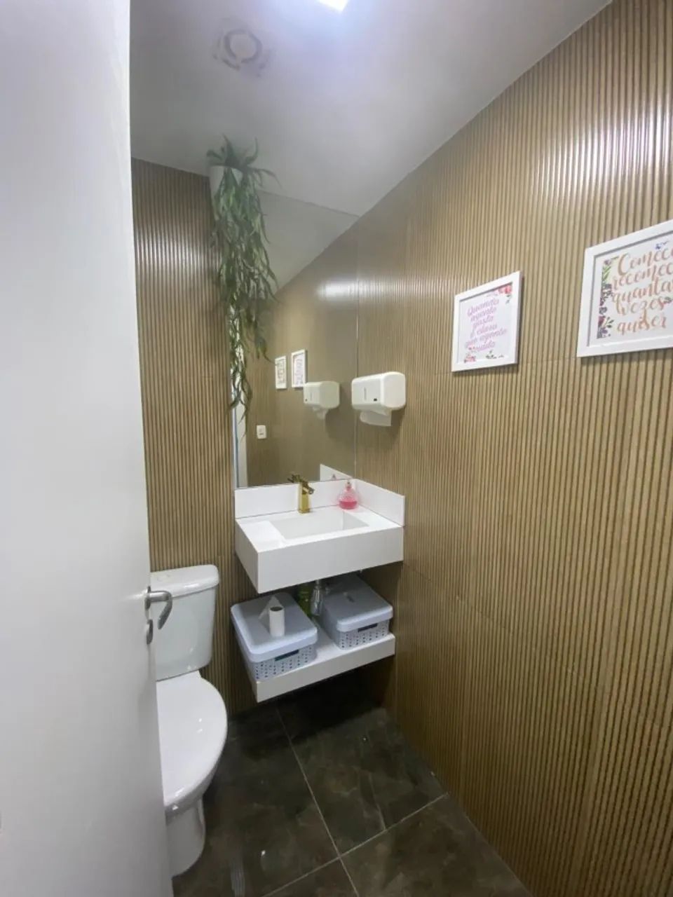 Sala comercial Ed. Le Quartier Águas Claras reformada consultórios ...