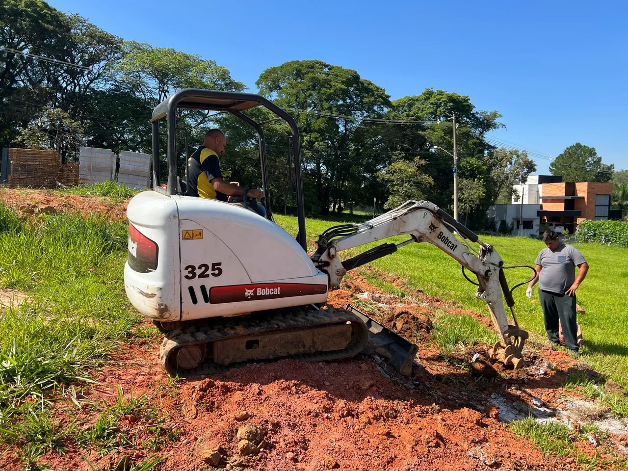 "mini escavadeira" no Brasil