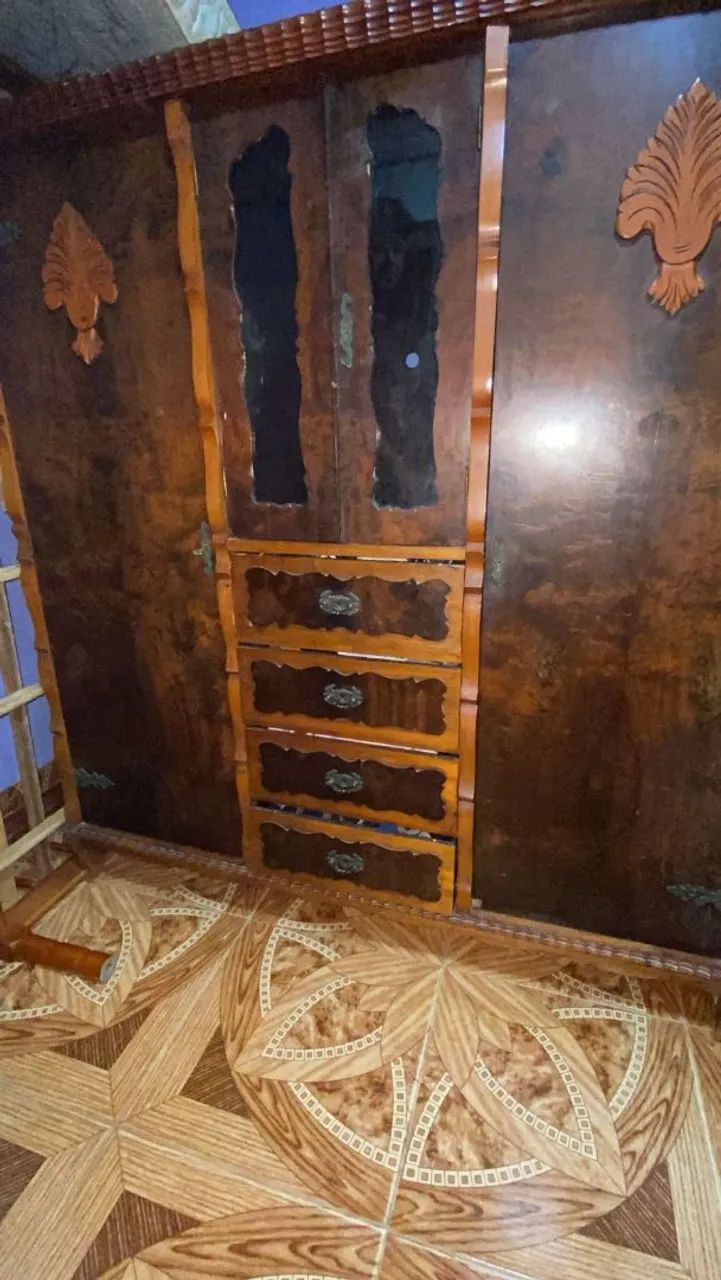 Guarda-roupa antigo colonial entalhado veneer burleado - Armários e ...